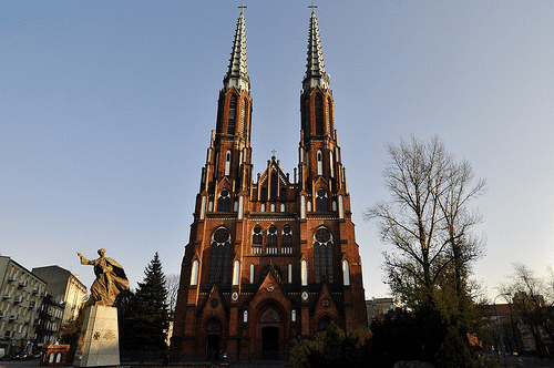 Atak na trzy budynki kościelne w Warszawie Atak na trzy budynki kościelne w Warszawie