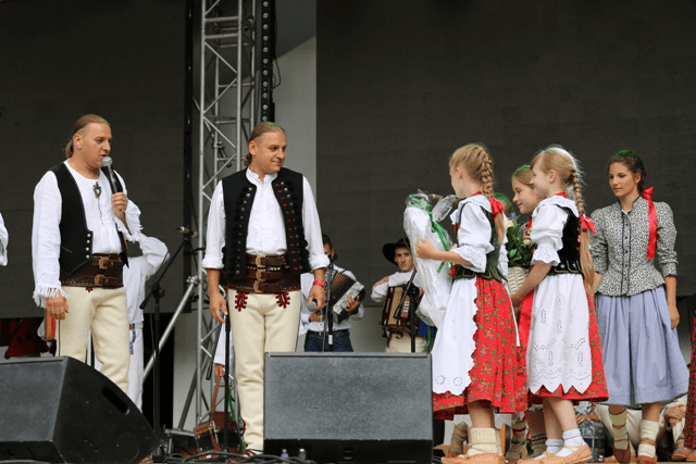 Koncert podopiecznych Fundacji Braci Golec w Milówce Koncert podopiecznych Fundacji Braci Golec w Milówce